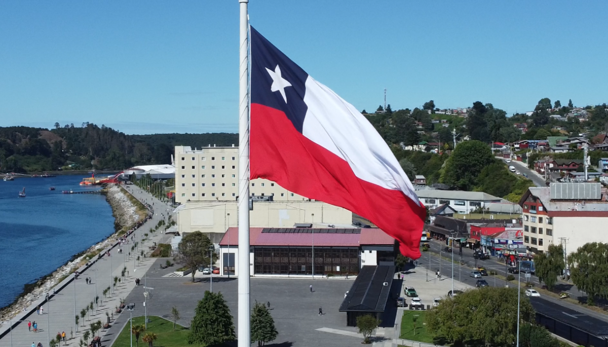 Puerto Montt dio inicio a su aniversario con el izamiento de la Gran ...